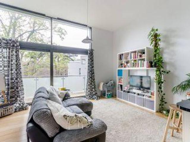 2 Bedrooms Flat for rent in Clarence Lane, Roehampton SW15