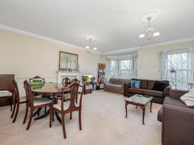 2 Bedrooms Flat for rent in Clarence Mews, London SE16