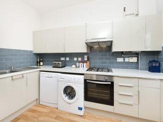 2 Bedrooms Flat for rent in Clarence Mews, London SE16