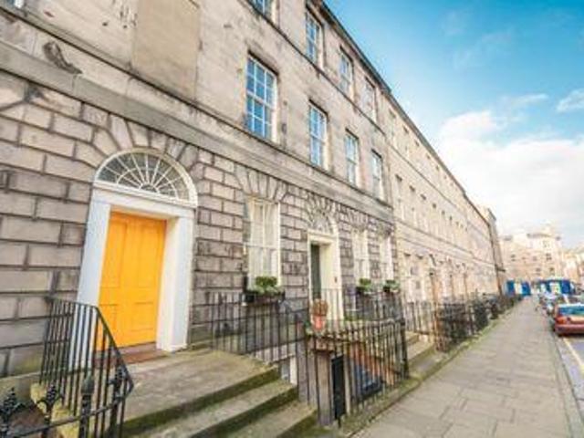 2 Bedrooms Flat for rent in Clarence Street, Edinburgh EH3