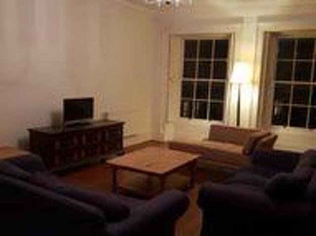 2 Bedrooms Flat for rent in Clarence Street, Edinburgh EH3