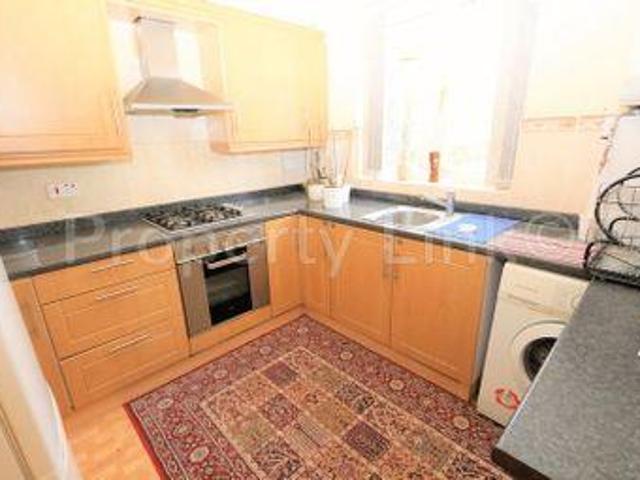 2 Bedrooms Flat for rent in Clarendon Gardens, Cranbrook, Ilford IG1