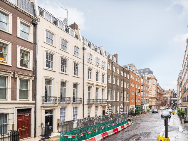 2 Bedrooms Flat for Rent in Clarges Street | Foxtons