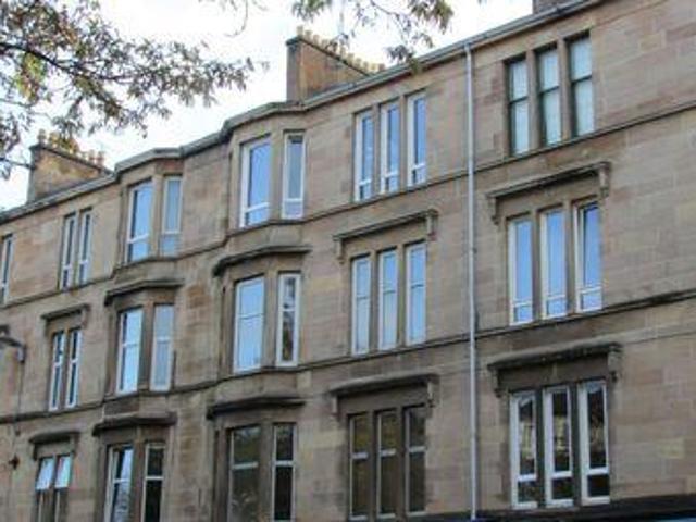 2 Bedrooms Flat for rent in Clarkston Road, Glasgow G44