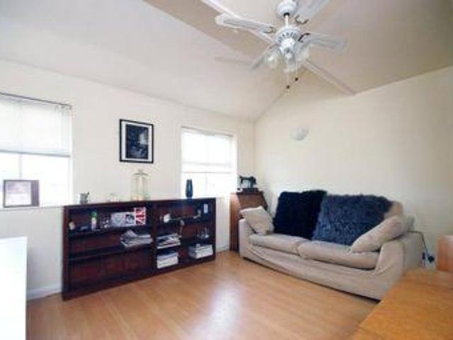 2 Bedrooms Flat for rent in Cleveland Grove, London E1
