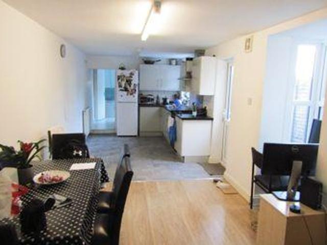 2 Bedrooms Flat for rent in Clifden Road, London E5
