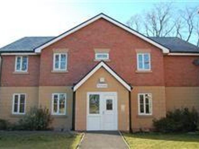 2 Bedrooms Flat for rent in Clifton Park, Clifton, Swinton, Manchester M27