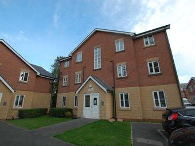 2 Bedrooms Flat for rent in Clifton Park, Swinton, Manchester M27