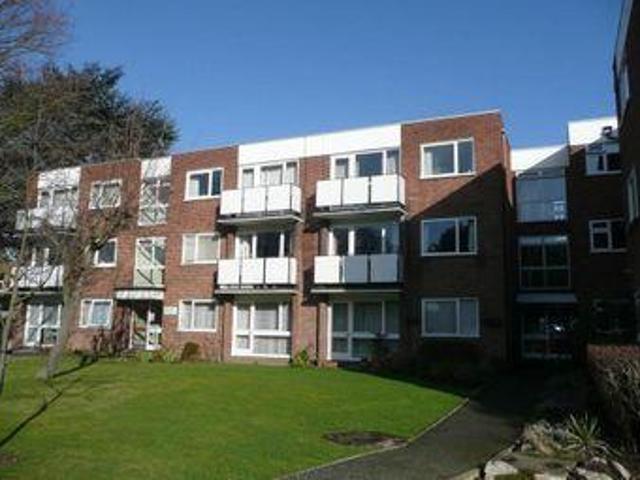 2 Bedrooms Flat for rent in Clifton Road, London SW19