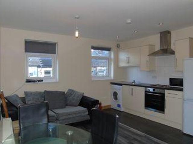 2 Bedrooms Flat for rent in Clifton Street, Adamsdown CF24