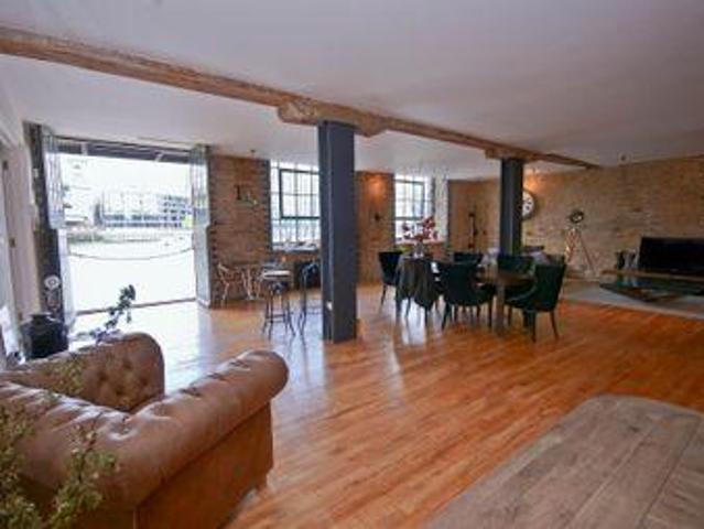 2 Bedrooms Flat for rent in Clink Street, London SE1
