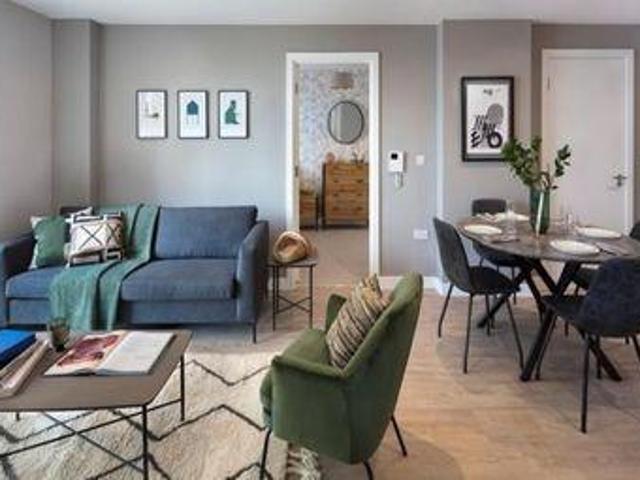 2 Bedrooms Flat for rent in Clippers Quay, Waterman Walk M50