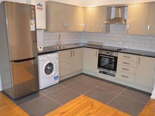 2 Bedrooms Flat for rent in Clock House Parade, North Circular Road, London N13
