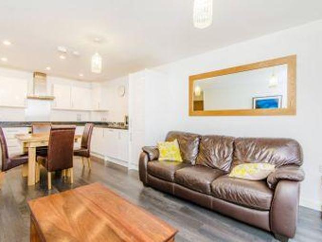 2 Bedrooms Flat for rent in Clock View Crescent, Islington N7