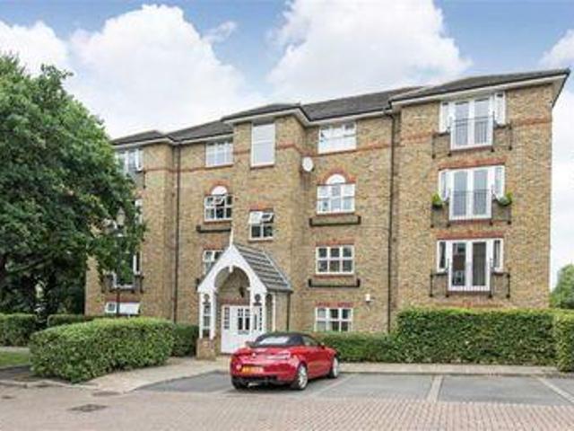 2 Bedrooms Flat for rent in Clockhouse Place, Putney SW15