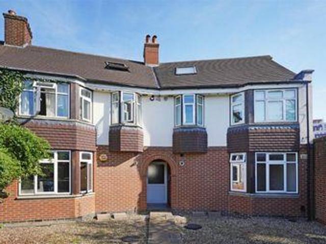 2 Bedrooms Flat for rent in Cloister Road, London W3