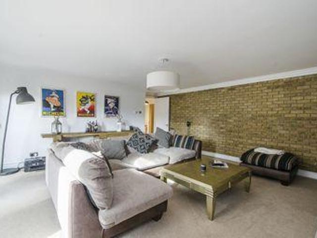 2 Bedrooms Flat for rent in Clove Hitch Quay, London SW11