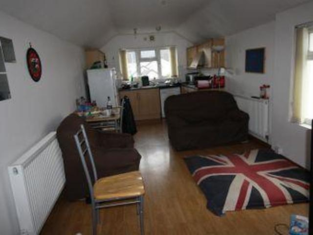 2 Bedrooms Flat for rent in Crwys Road, Cathays, Cardiff CF24