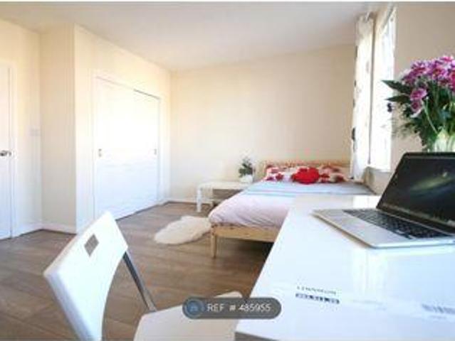 2 Bedrooms Flat for rent in Craigmillar Castle Avenue, Edinburgh EH16