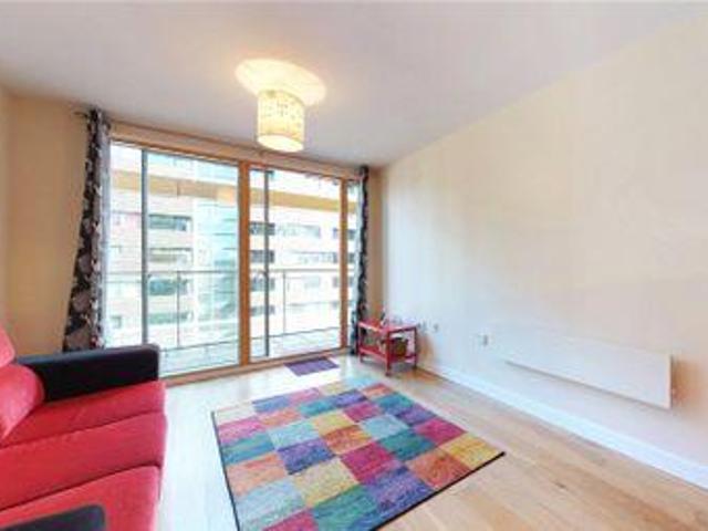2 Bedrooms Flat for rent in Crampton Street, London SE17