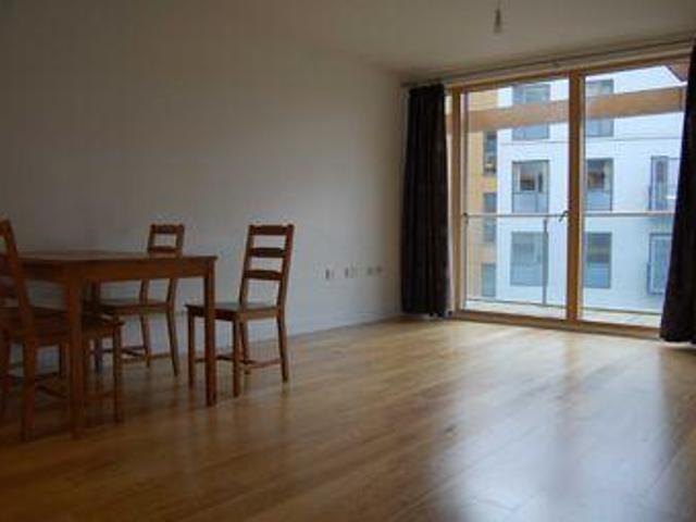 2 Bedrooms Flat for rent in Crampton Street, London SE17