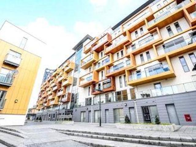 2 Bedrooms Flat for rent in Crampton Street, London SE17