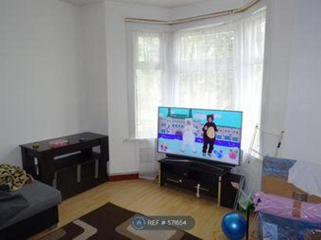 2 Bedrooms Flat for rent in Credon Road, London E13