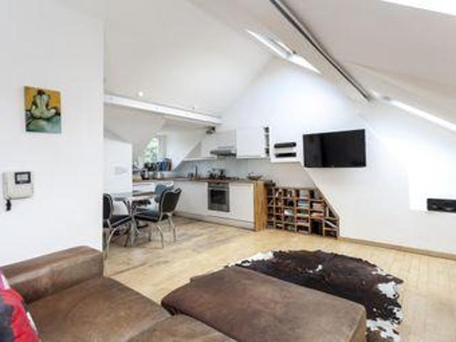 2 Bedrooms Flat for rent in Crescent Lane, Clapham SW4