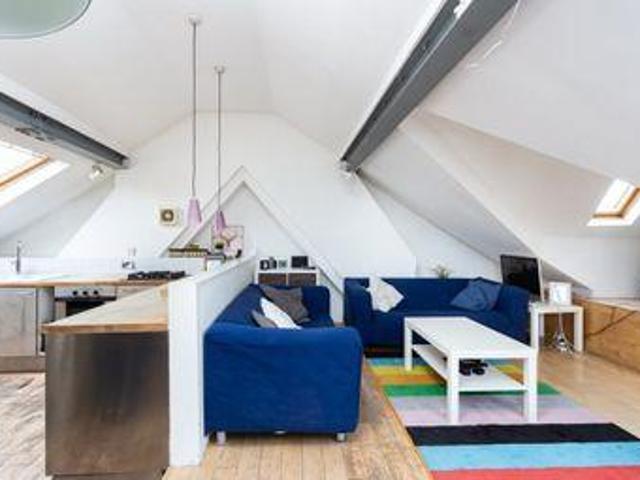 2 Bedrooms Flat for rent in Crescent Lane, London SW4