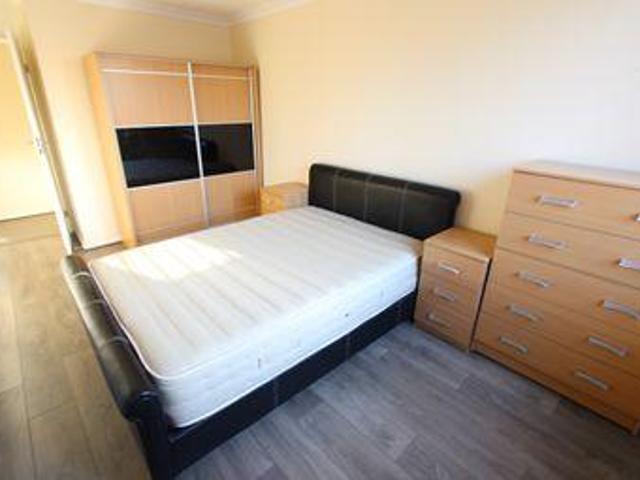 2 Bedrooms Flat for rent in Crescent Road, Wood Green N22
