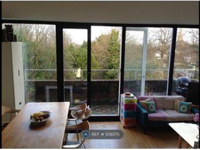 2 Bedrooms Flat for rent in Crescent Road, London N8