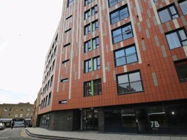 2 Bedrooms Flat for rent in Cresset Road, London E9