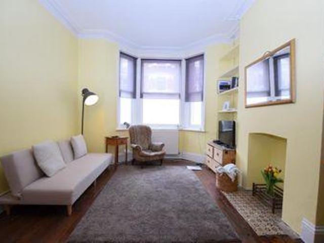 2 Bedrooms Flat for rent in Crewdson Road, London SW9