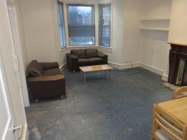 2 Bedrooms Flat for rent in Cricklewood Lane, Cricklewood, London NW2