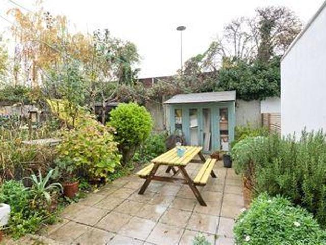 2 Bedrooms Flat for rent in Crimsworth Road, London SW8
