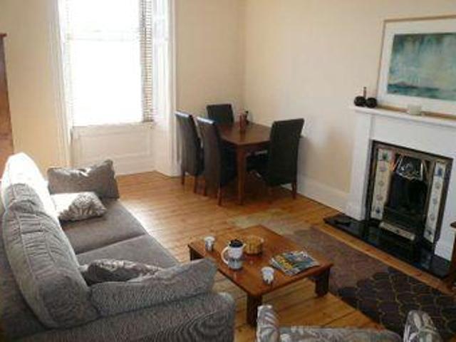 2 Bedrooms Flat for rent in Croall Place, Leith, Edinburgh EH7