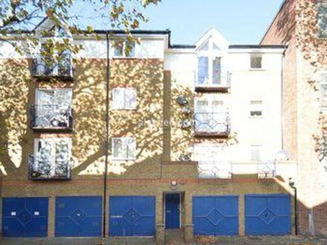 2 Bedrooms Flat for rent in Croft Street, London SE8