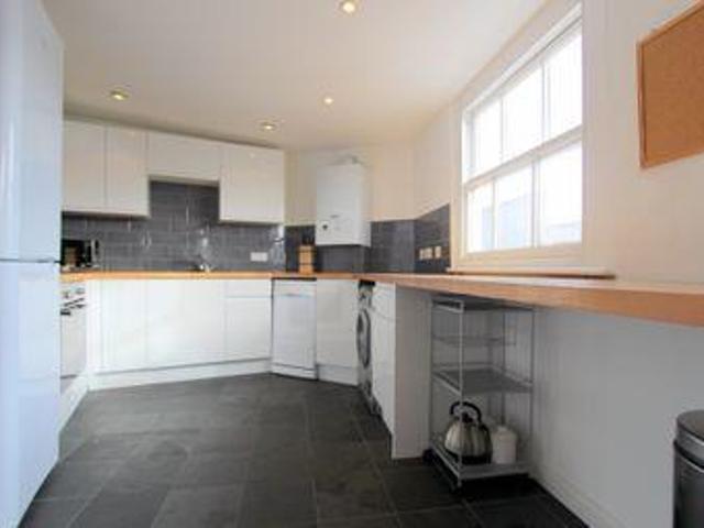 2 Bedrooms Flat for rent in Cromwell Crescent, Earls Court SW5