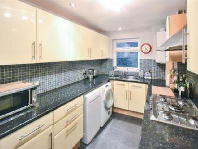 2 Bedrooms Flat for rent in Cromwell Road, London SW19