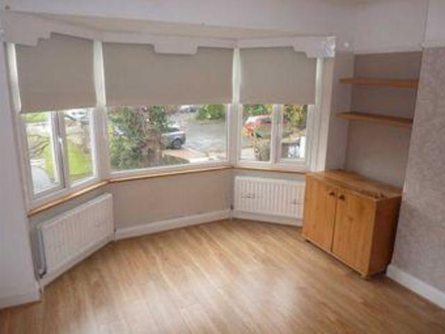 2 Bedrooms Flat for rent in Crossway, London NW9