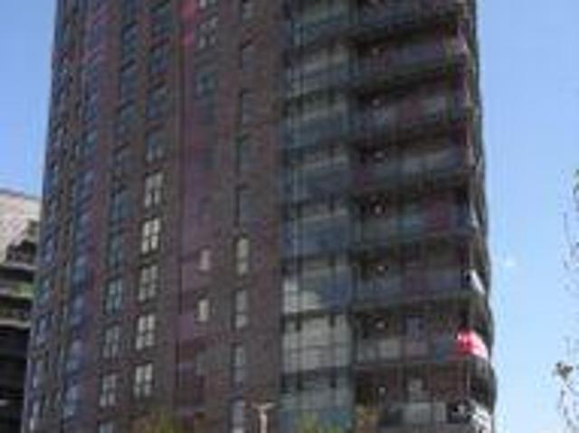 2 Bedrooms Flat for rent in Cross Green Lane, Leeds LS9
