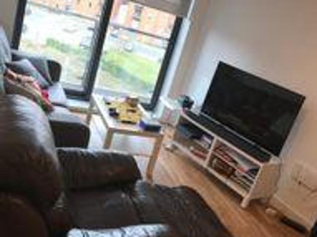 2 Bedrooms Flat for rent in Cross Green Lane, Leeds LS9