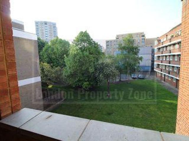 2 Bedrooms Flat for rent in Crossford Street, Stockwell SW9
