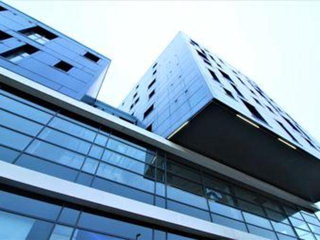 2 Bedrooms Flat for rent in Crown Point Road, Hunslet, Leeds LS10