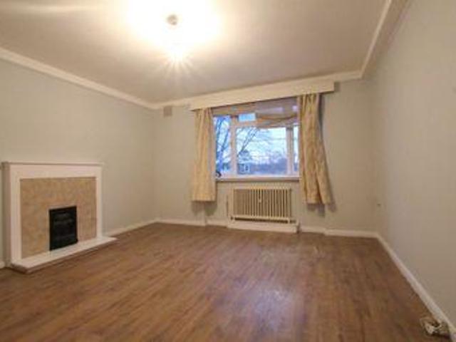 2 Bedrooms Flat for rent in Crownstone Road, London SW2