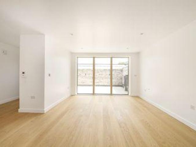 2 Bedrooms Flat for rent in Croxted Road, West Dulwich SE21