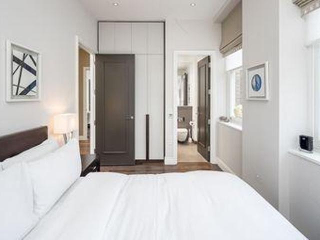 2 Bedrooms Flat for rent in Cuthbert Street, London W2