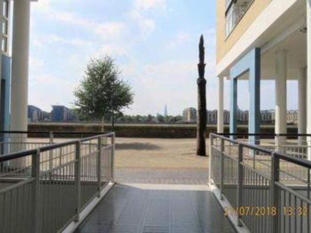 2 Bedrooms Flat for rent in Cuba Street, London E14