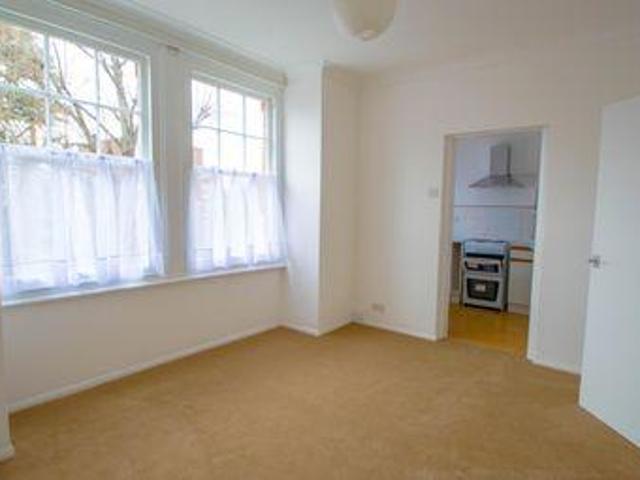 2 Bedrooms Flat for rent in Culmington Road, London W13