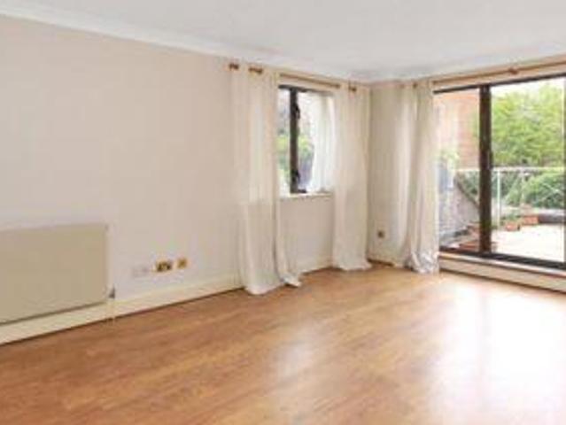 2 Bedrooms Flat for rent in Cumberland Mills Square, Canary Wharf, London E14